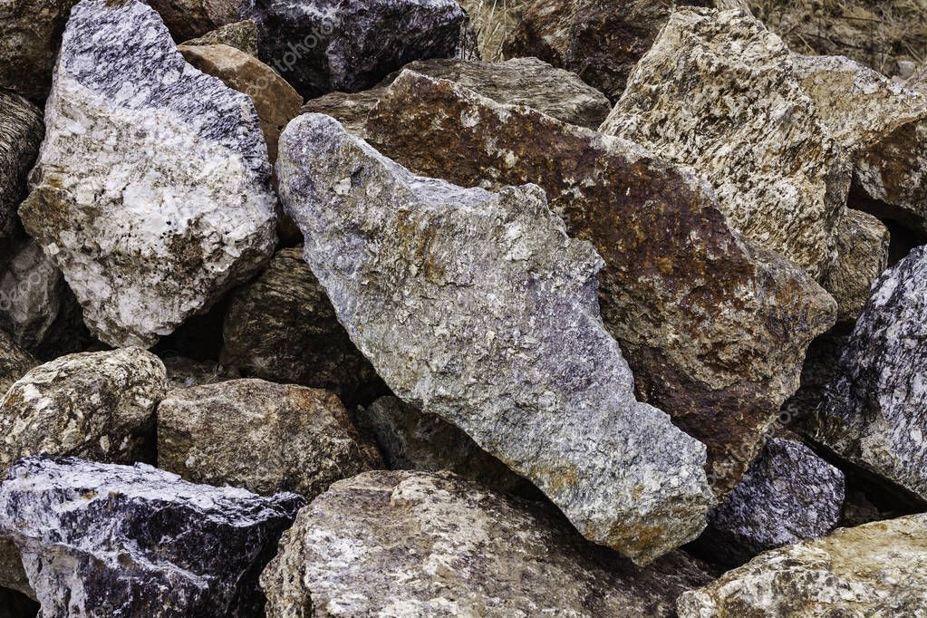 TEXTURA DE ROCK GRUPADOS EN LA TIERRA DE LA COSTA EN PORTUGAL 2022
