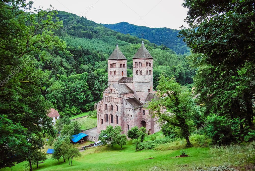 Abadía de Murbach, en el fondo del valle de los Vosgos de Guebwiller ...