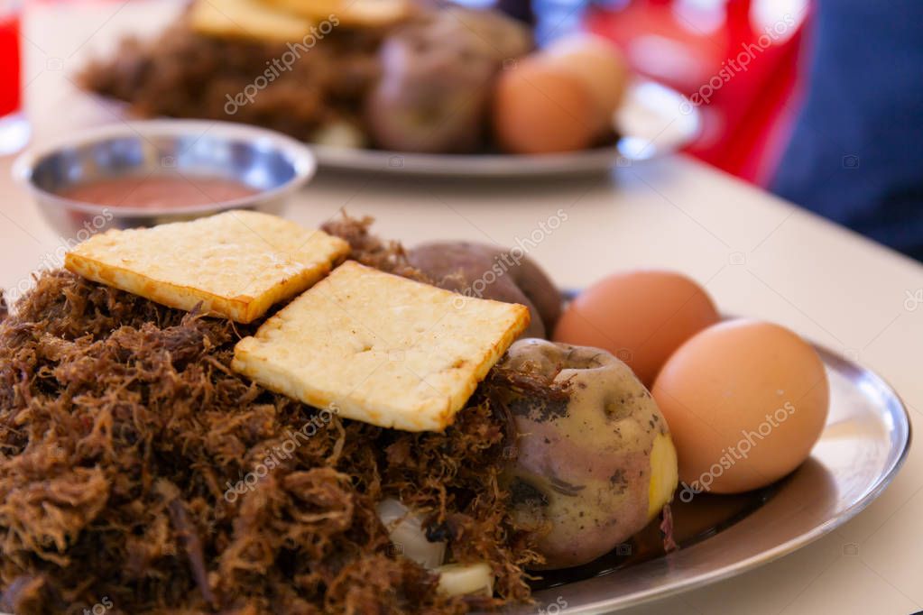 Charque o carne seca es una carne salada que se deshidrata con la ...