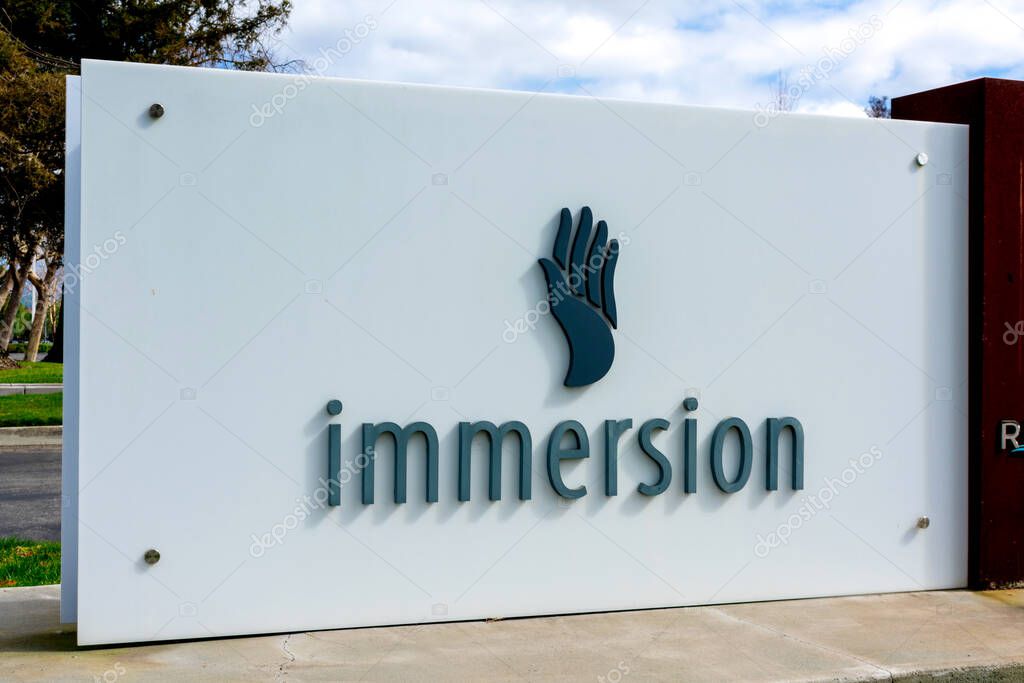 Logotipo de inmersión en la sede de la empresa en Silicon Valley ...