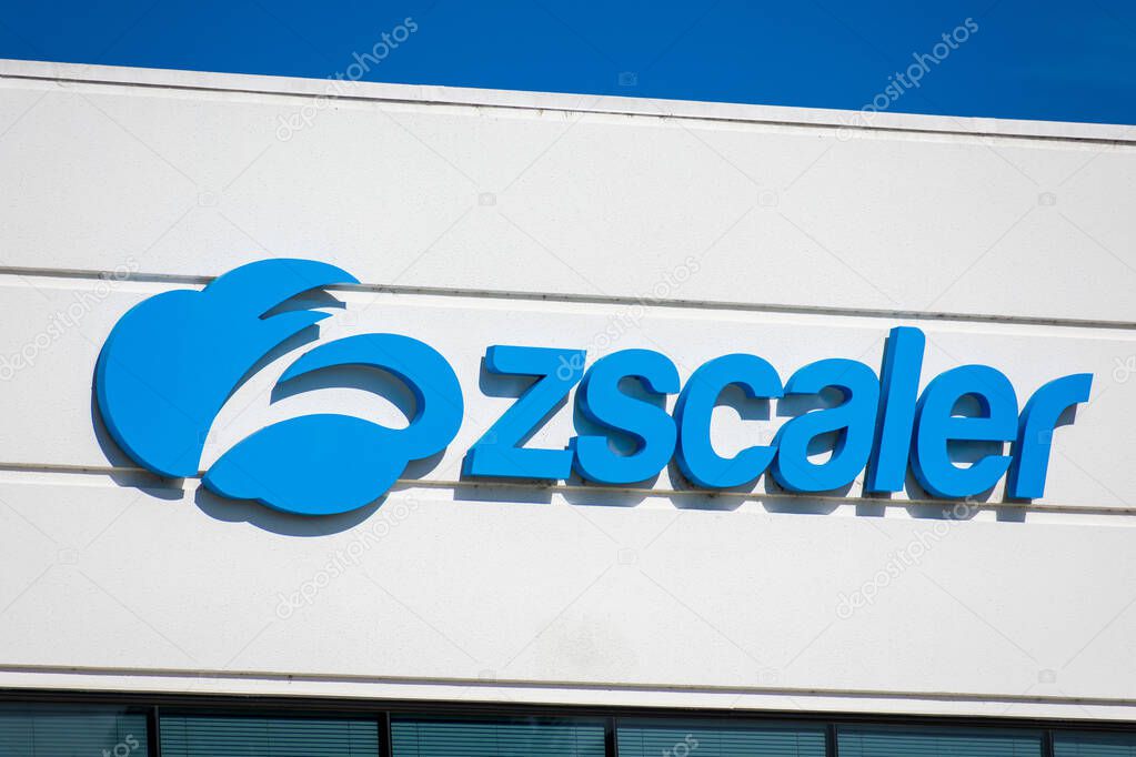 Logotipo de Zscaler en el edificio del campus de la sede en Silicon ...