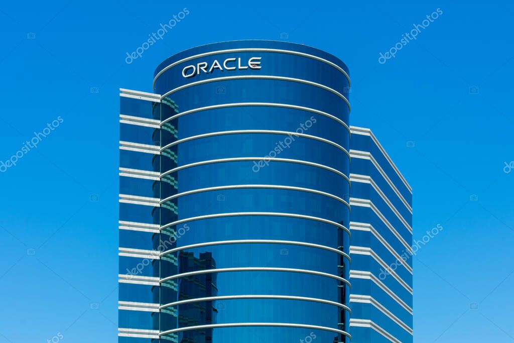 Firma de Oracle en la sede de la compañía en Silicon Valley, centro de ...