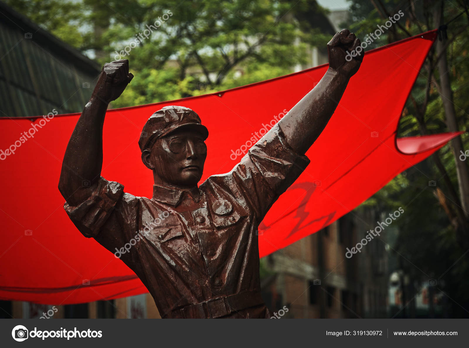 Bronze Statue Soviet Working Man — Stock Editorial Photo © vidarnm ...