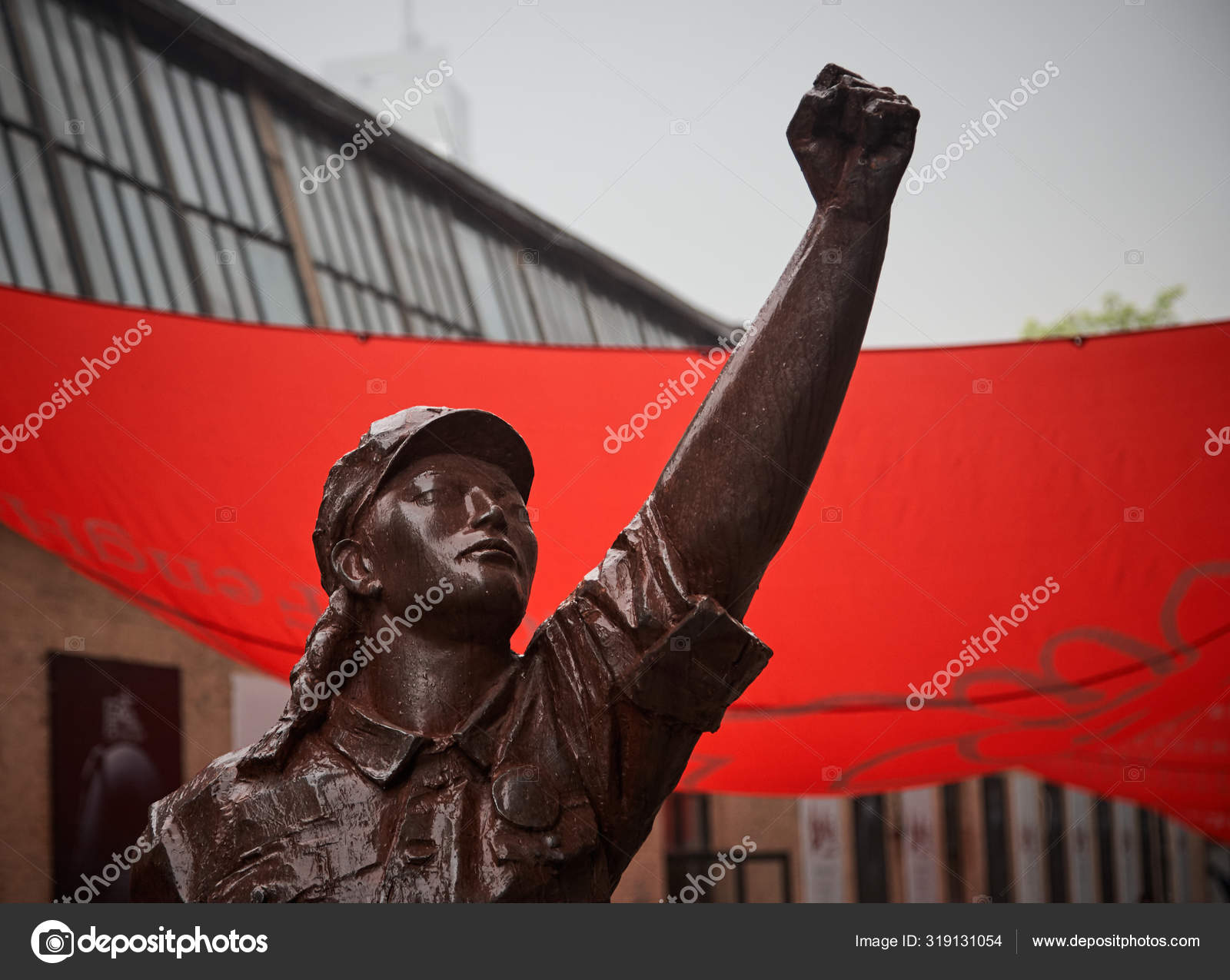 Bronze Statue Soviet Working Man — Stock Editorial Photo © vidarnm ...