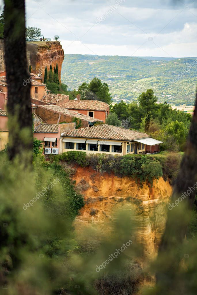 Vista vertical del Rosellón, uno de los pueblos más bellos de Francia ...