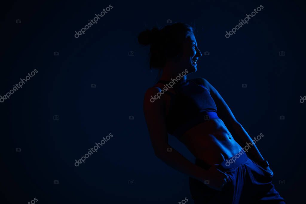 En azul neón la iluminación demuestra alivio externo oblicuo modelo de ...