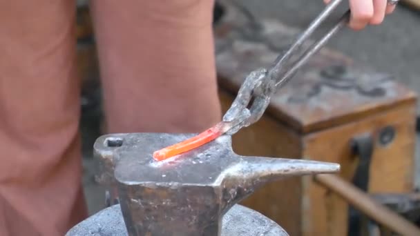 240 Using tools to hammer Videos, Royalty-free Stock Using tools to ...