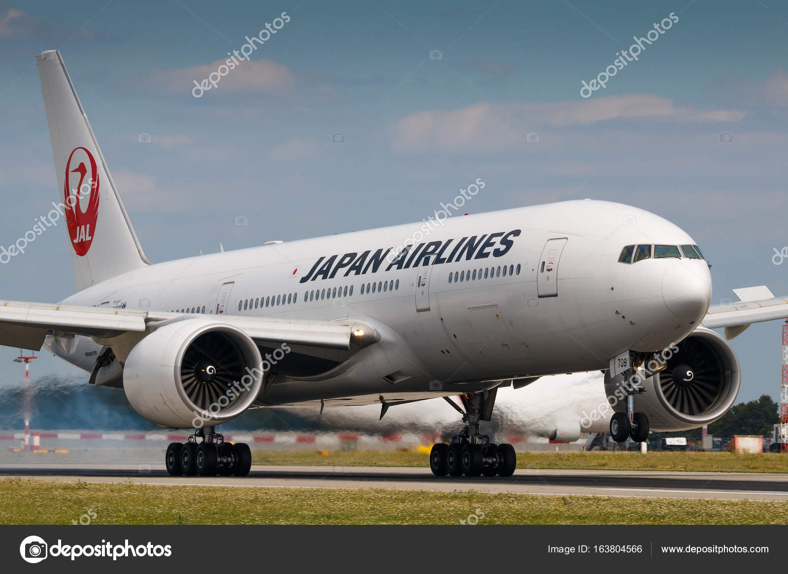 B777 Japan airlines – Stock Editorial Photo © rebius #163804566