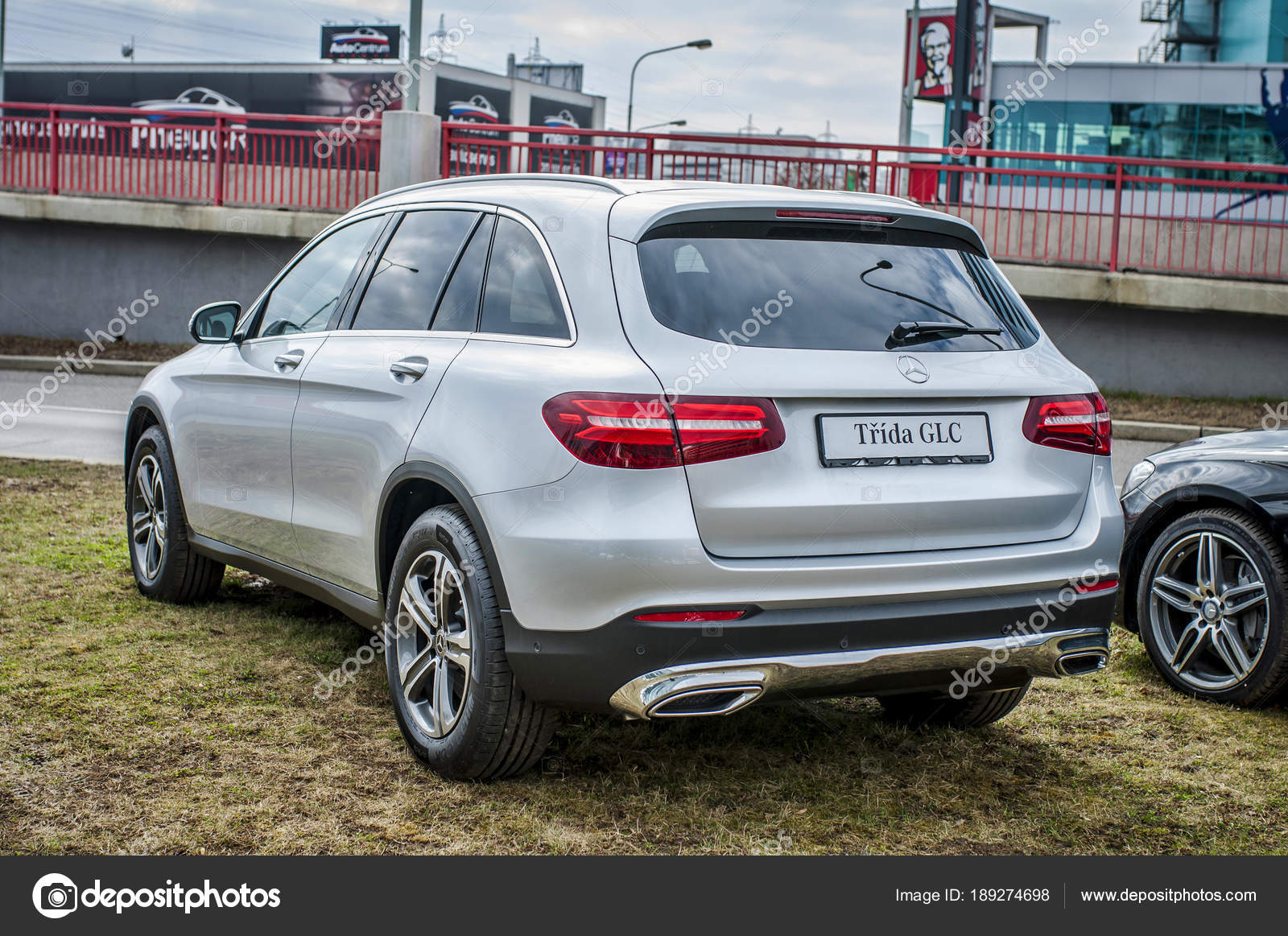 Vista trasera Mercedes Benz GLC — Foto editorial de stock © Tadeas #189274698