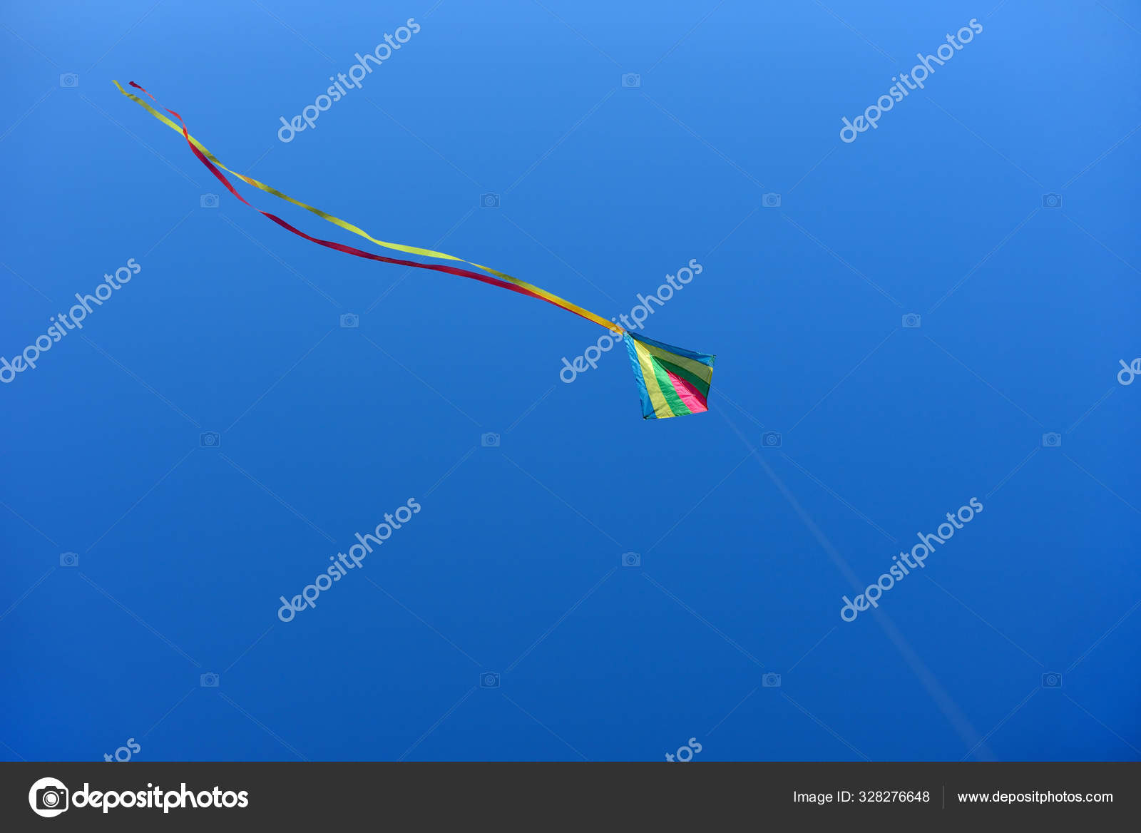 Cometa Volando Cielo Claro Azul Día Soleado — Foto de stock #328276648 ...