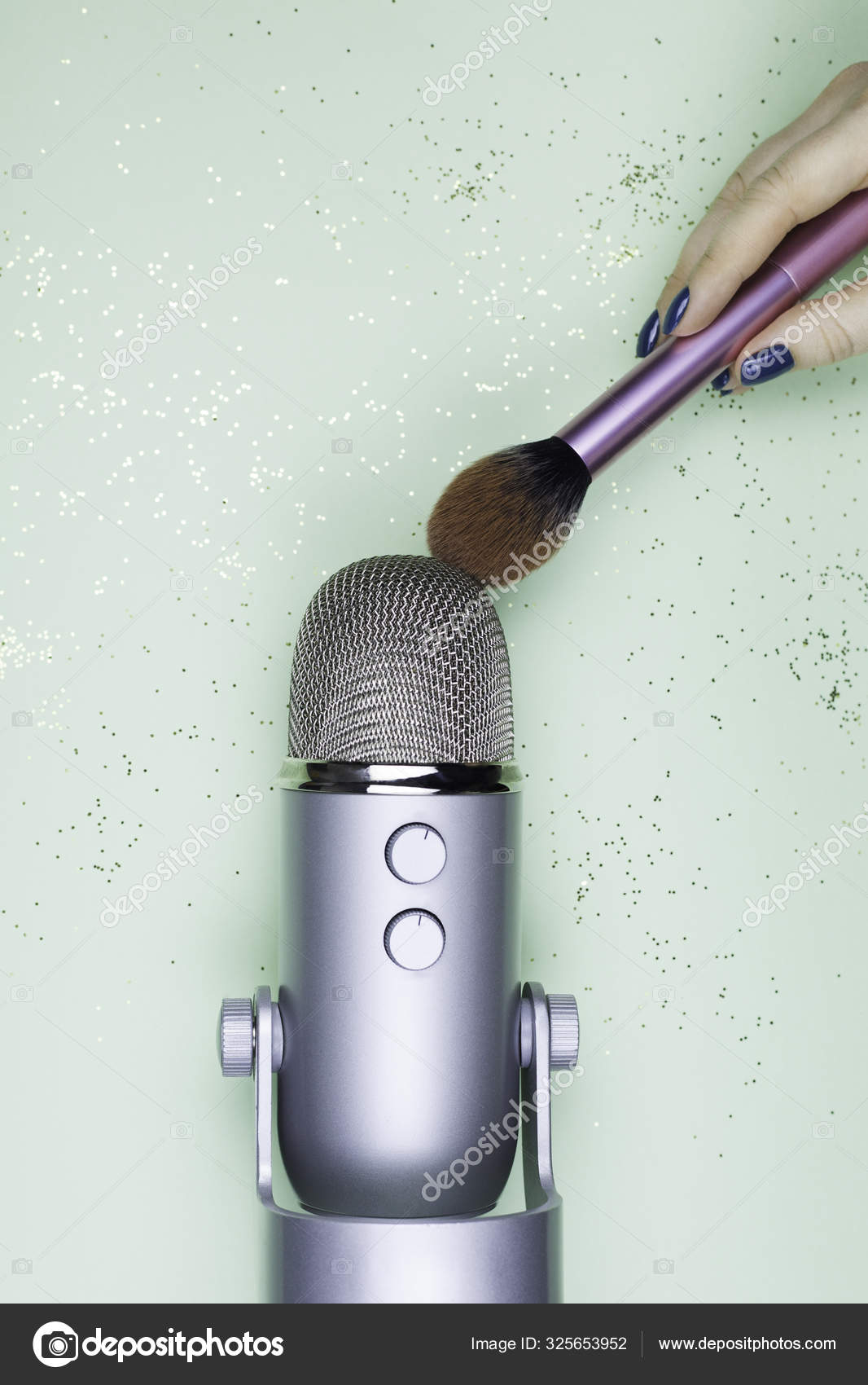 Woman hands move brush around — Stock Photo © Favetelinguis199 #325653952