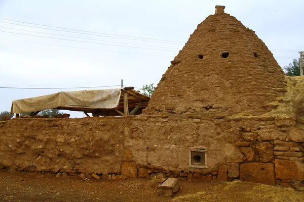 Cottages hittite house images libres de droit, photos de Cottages ...