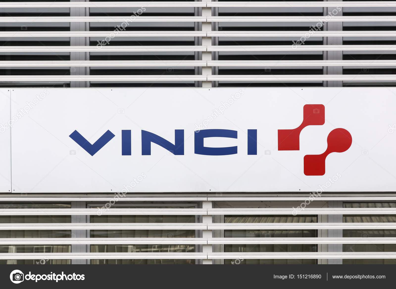 Vinci logo on a building – Stock Editorial Photo © ricochet69 #151216890