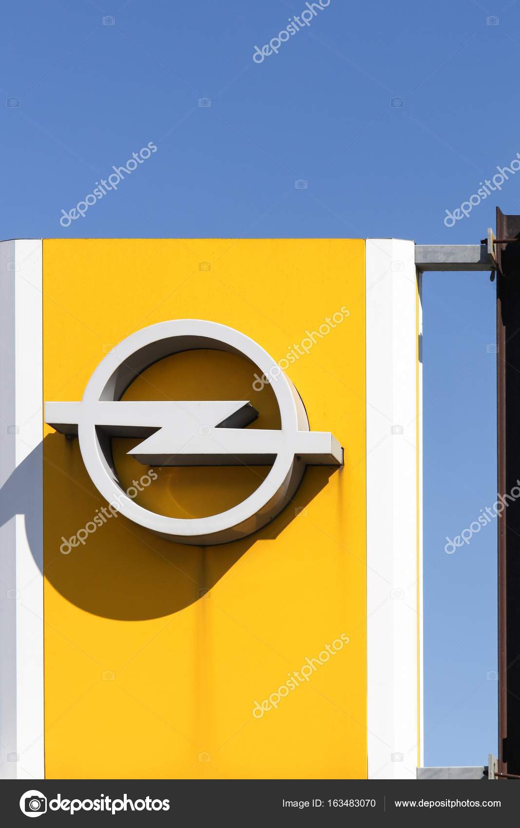 Opel logo on a panel – Stock Editorial Photo © ricochet69 #163483070