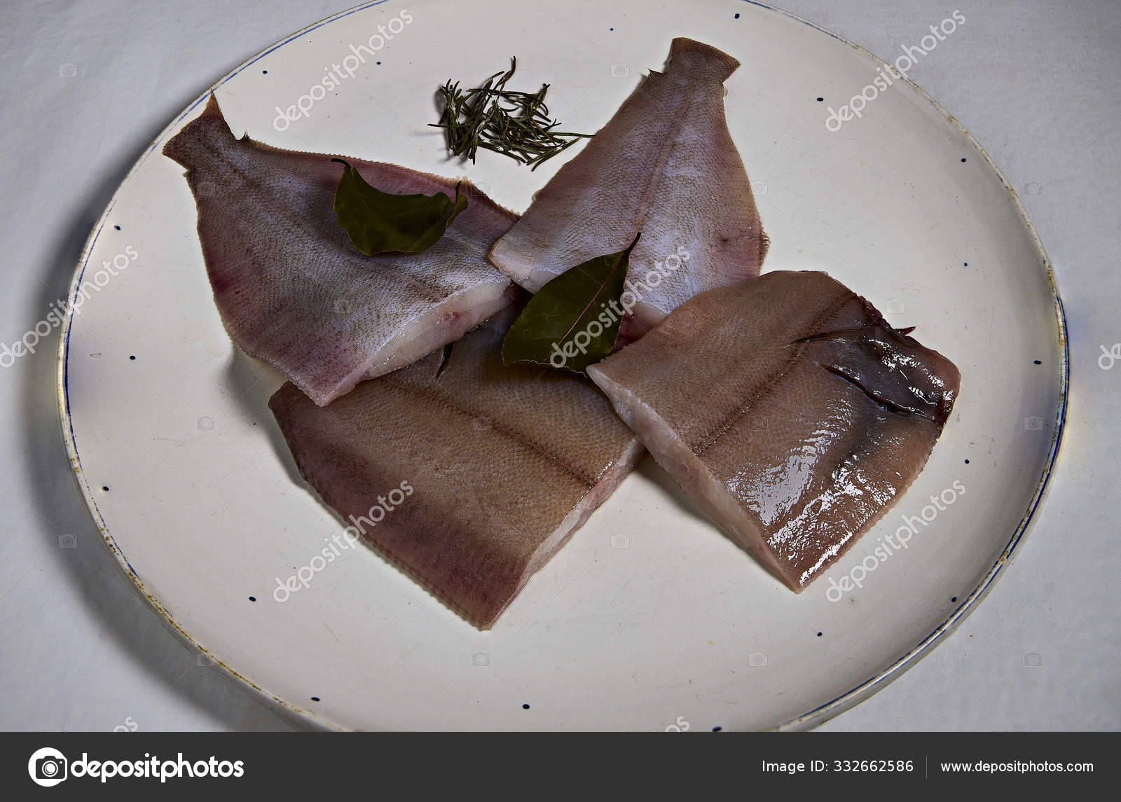 Plate Four Pieces Fish — Stock Photo © Kosakdeschamps #332662586