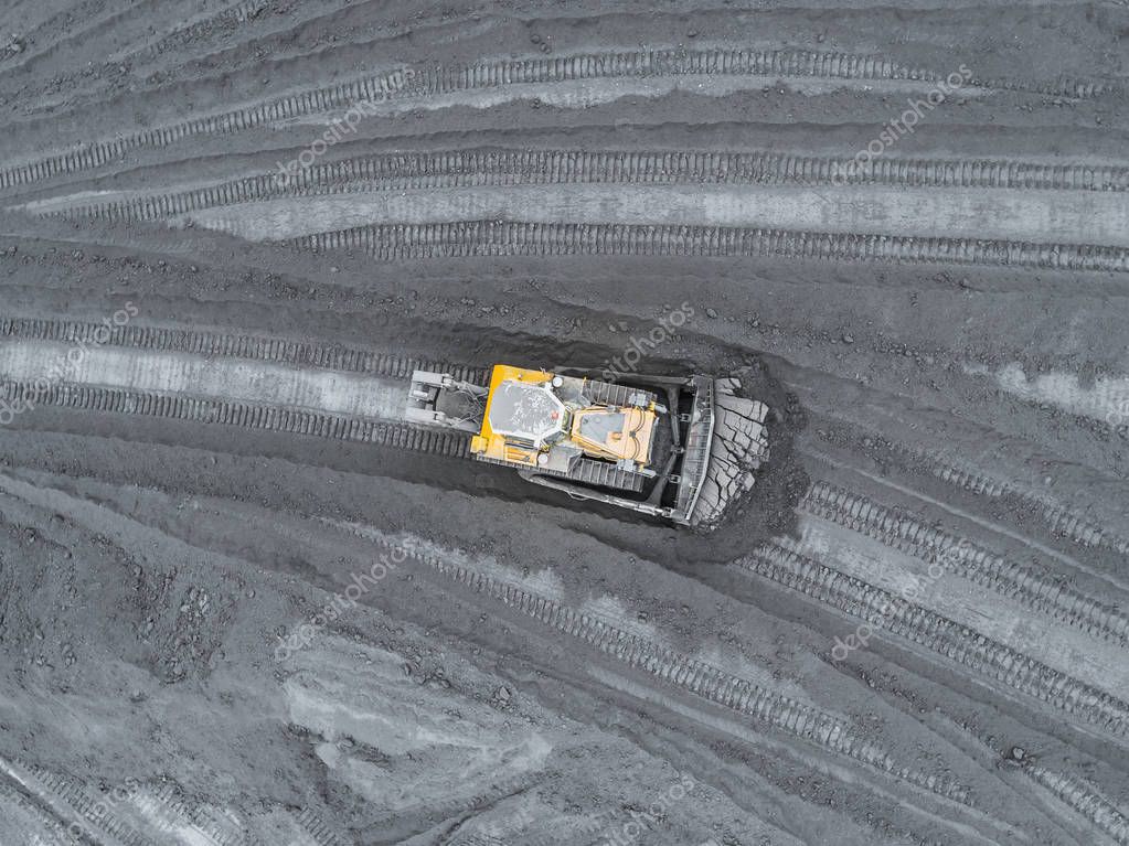 Mina a cielo abierto, selección de razas. Carbón minero. Bulldozer ...