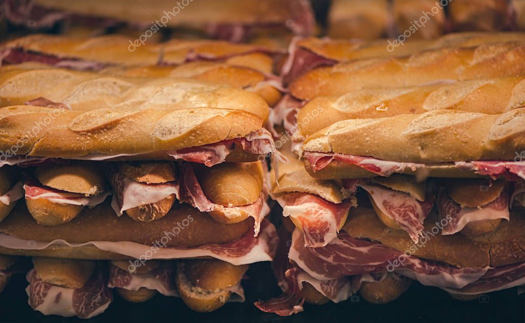 Pan francés con jamón español. Español Iberico Jamon. Jamón tradicional ...