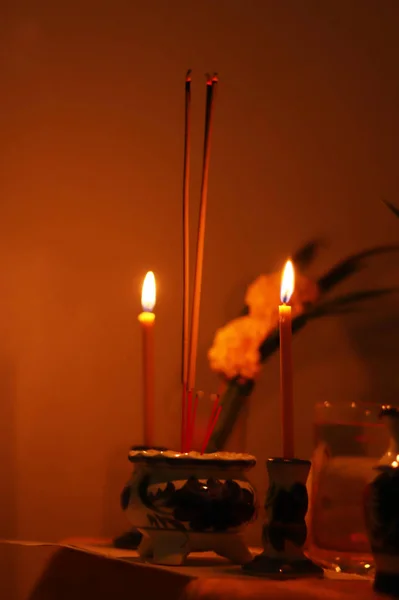 Cierge allumé images libres de droit, photos de Cierge allumé ...