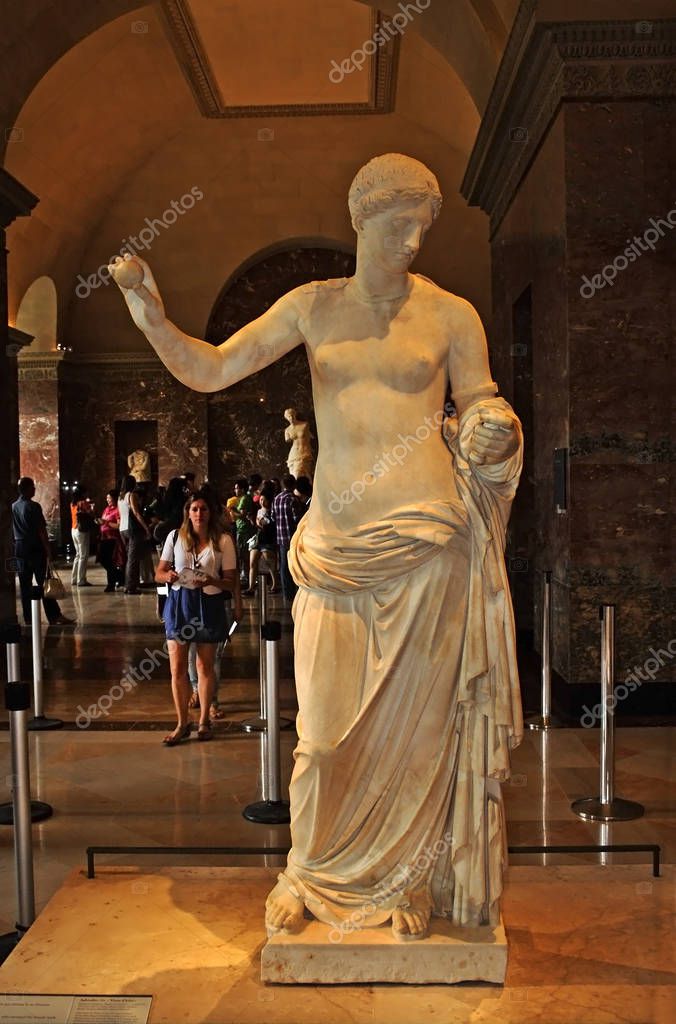 Venus de Arles, una escultura de la estatua de Venus del Museo del Louvre data de finales del ...