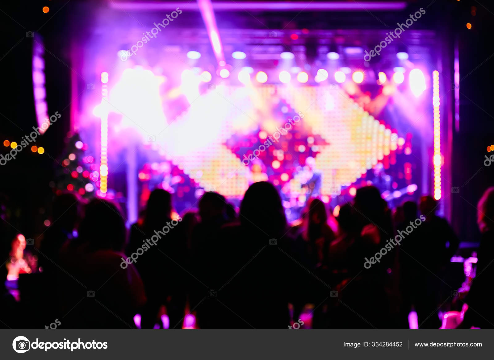Crowd up in front of bright stage. Blurred background. — Stock Photo ...