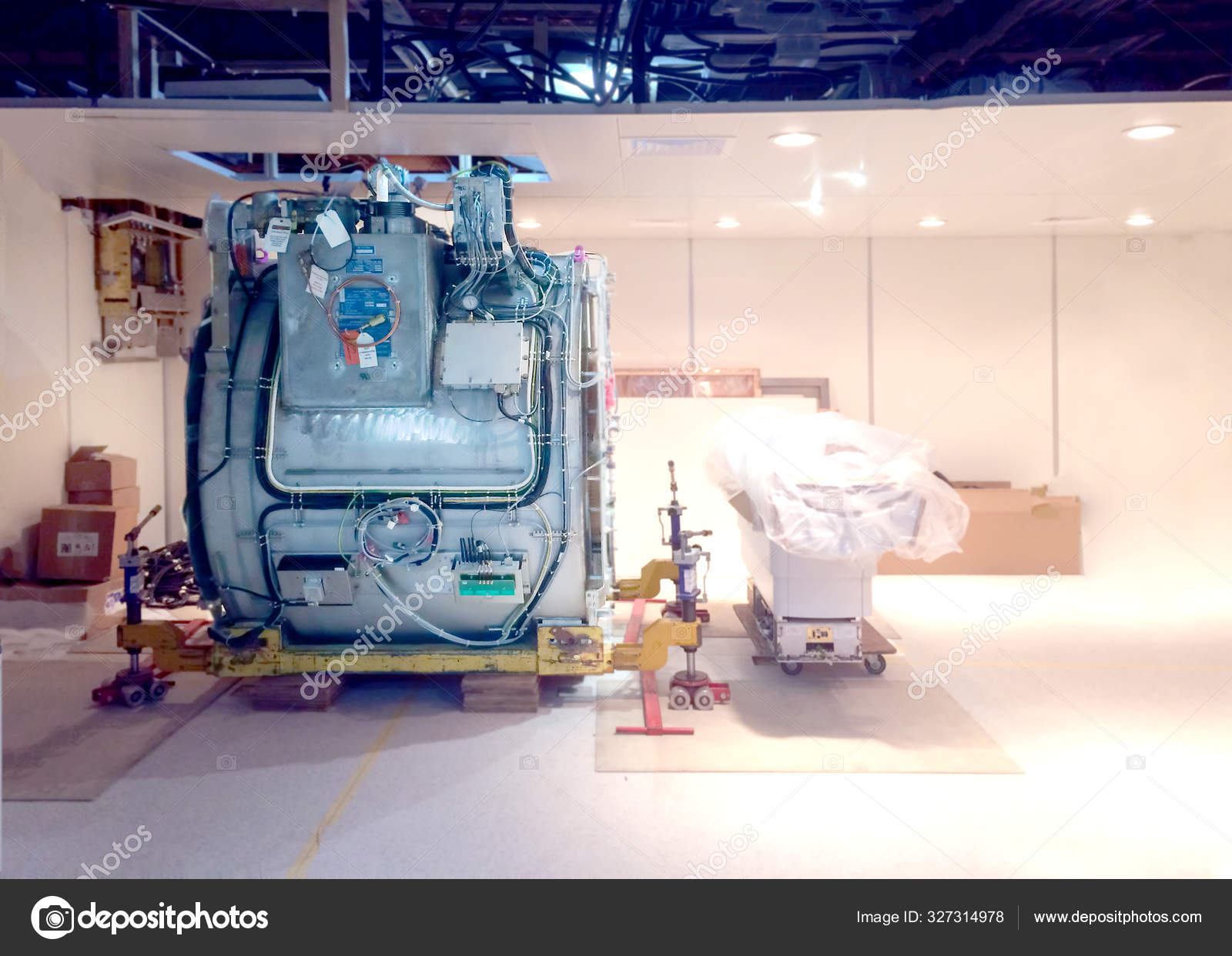 Installation Mri Scanner Radiology Unit Stock Photo by ©samunella 327314978