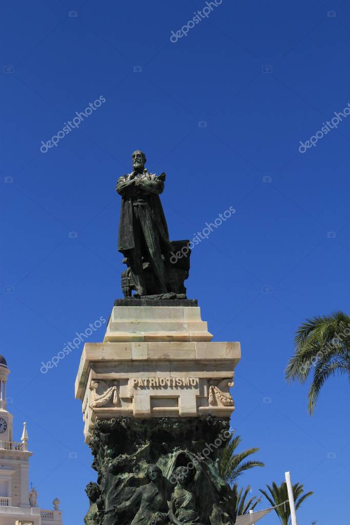 CADIZ, ANDALUSIA, ESPAÑA - 4 DE AGOSTO DE 2017: Estatua (Cádiz a Moret ...