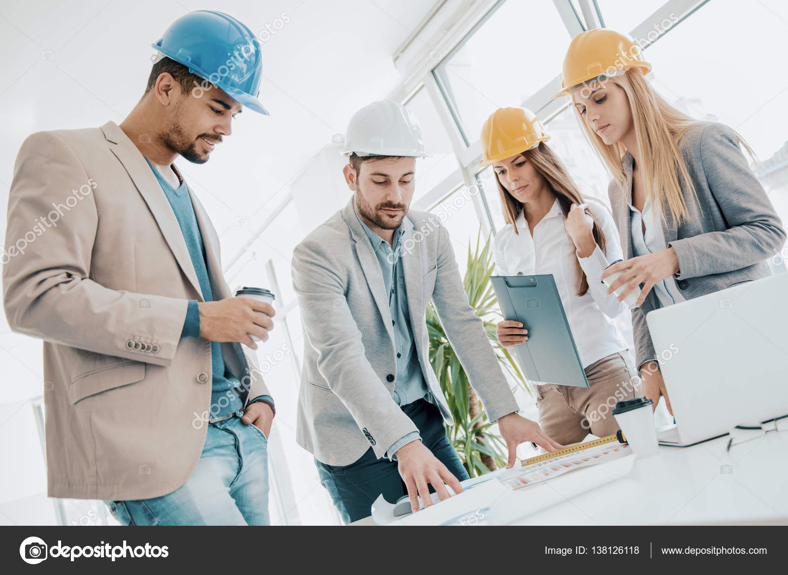 Architect looking over building plans with construction workers — Stock ...