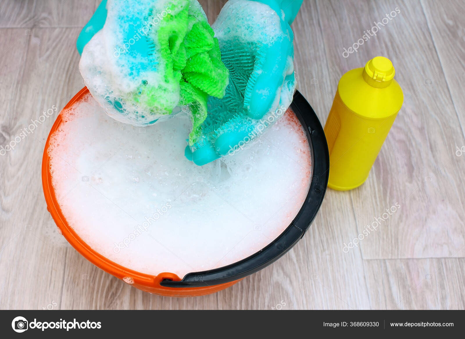 Wet Cleaning Laundry Hand Squeeze Green Rag Bucket Soapy Foamy — Stock ...