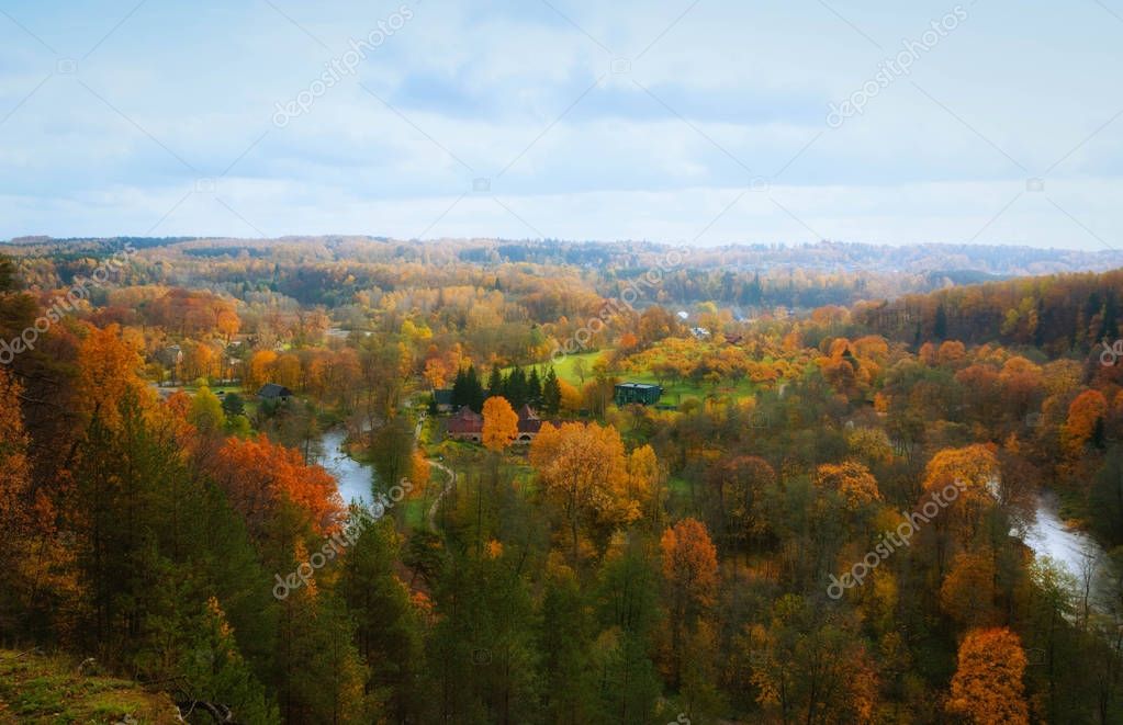 Vista desde Puckoriai geológico, exposición Puckoriai, río Vilnia ...