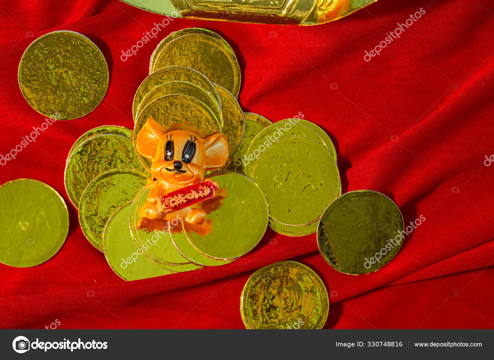 Gold rat on red fabric ,Chinese New Year — Stock Photo © PAPASTUDIO ...