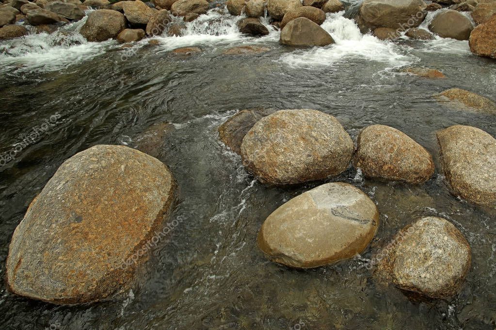 Stone and water in mountain stream — Stock Photo © leisuretime13 #130542424