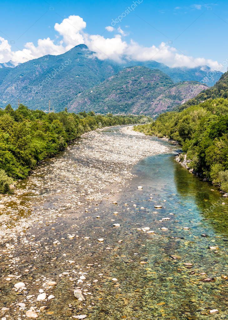 Vista del río Maggia, inicio del famoso valle de Maggia en el cantón ...