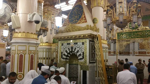 Masjid nabawi wallpaper | Mihrab of Masjid Nabawi and Arabic ...