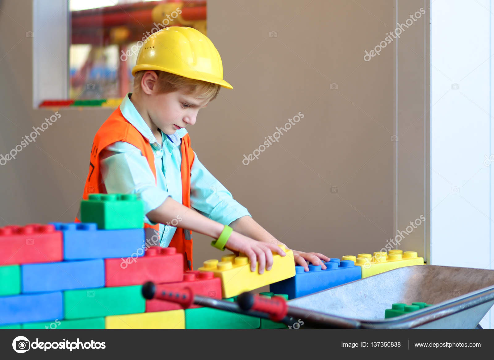 School boy playing with big building bricks – Stock Editorial Photo ...