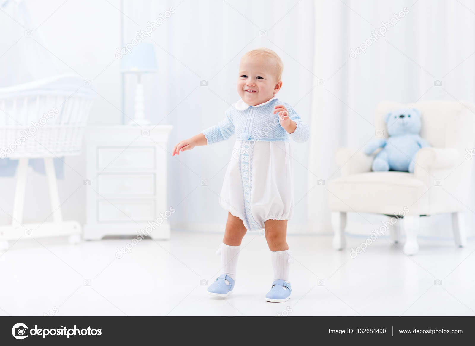 First steps of baby boy learning to walk — Stock Photo © FamVeldman ... First steps of baby boy learning to walk — Stock Photo © FamVeldman ...