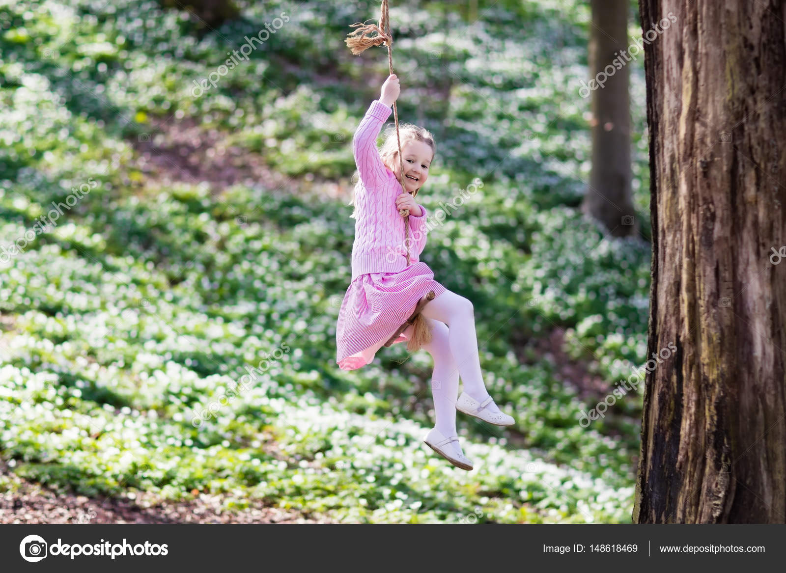 Child swinging on tree rope swing — Stock Photo © FamVeldman #148618469