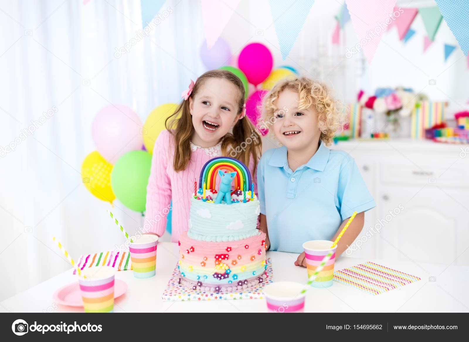 Kids birthday party with cake Stock Photo by ©FamVeldman 154695662