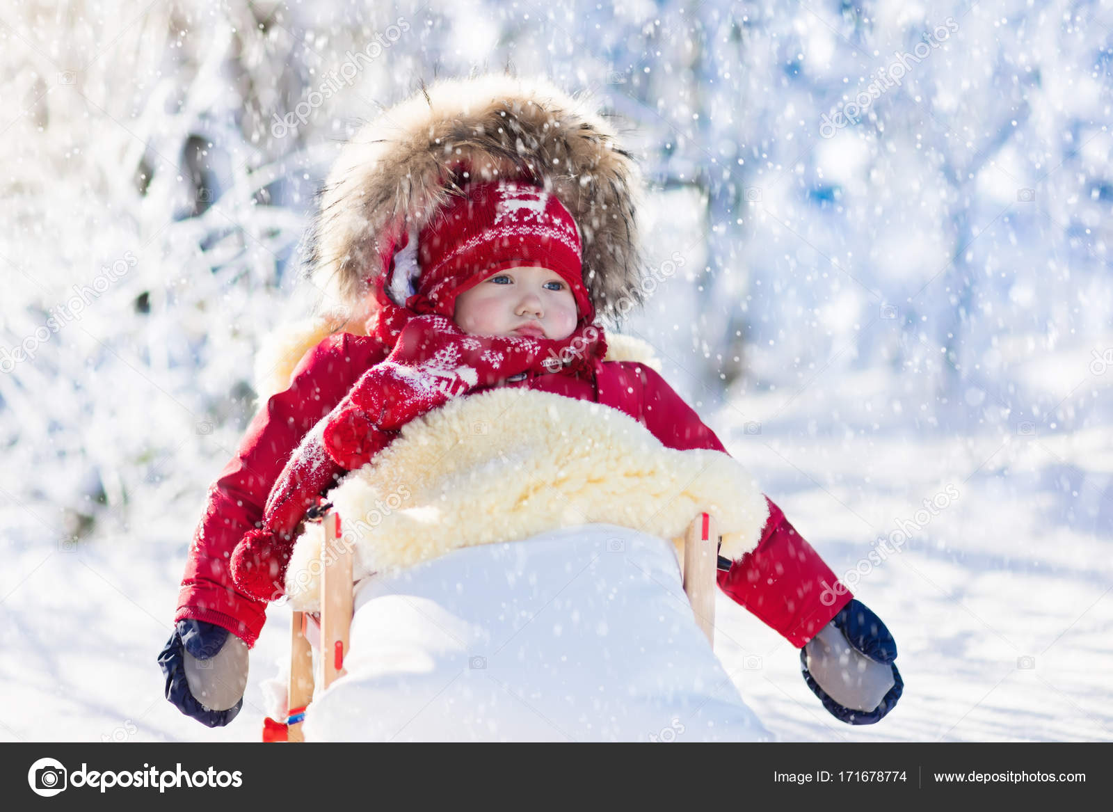 Sled and snow fun for kids. Baby sledding in winter park. — Stock Photo ...