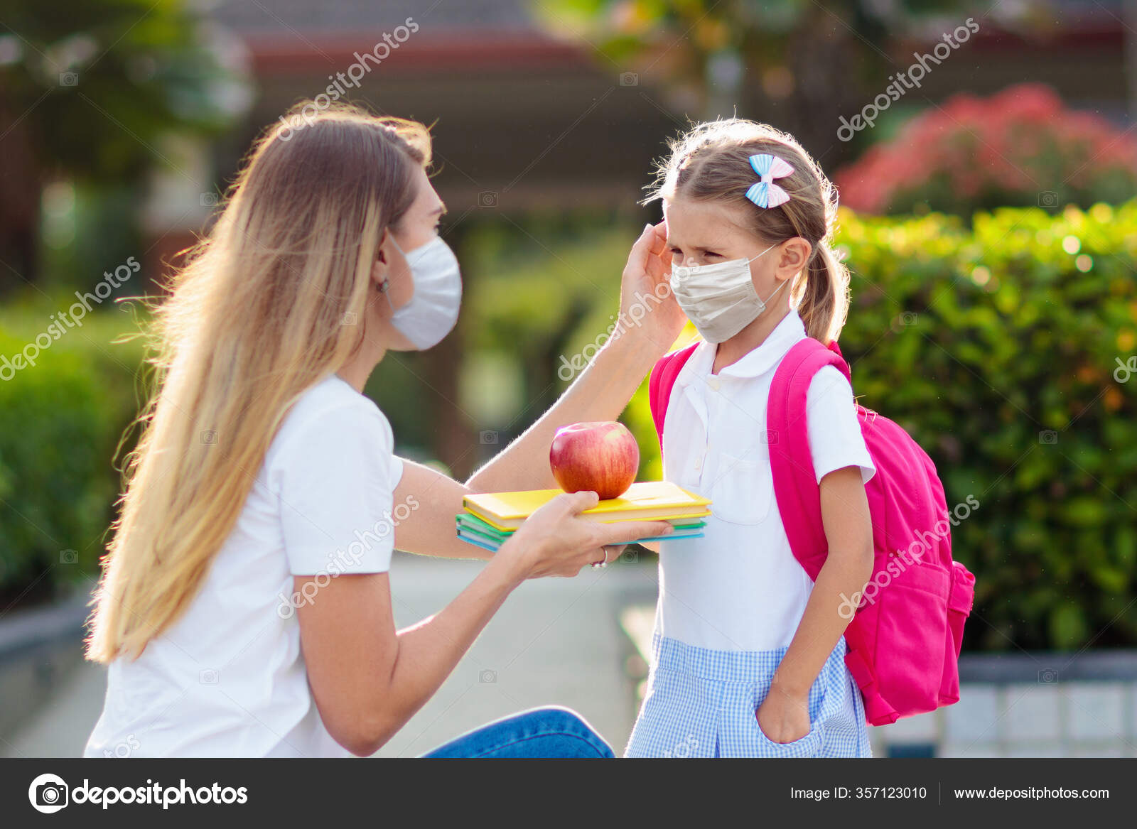 Mother Child Wearing Face Mask Going School Coronavirus Flu Outbreak ...