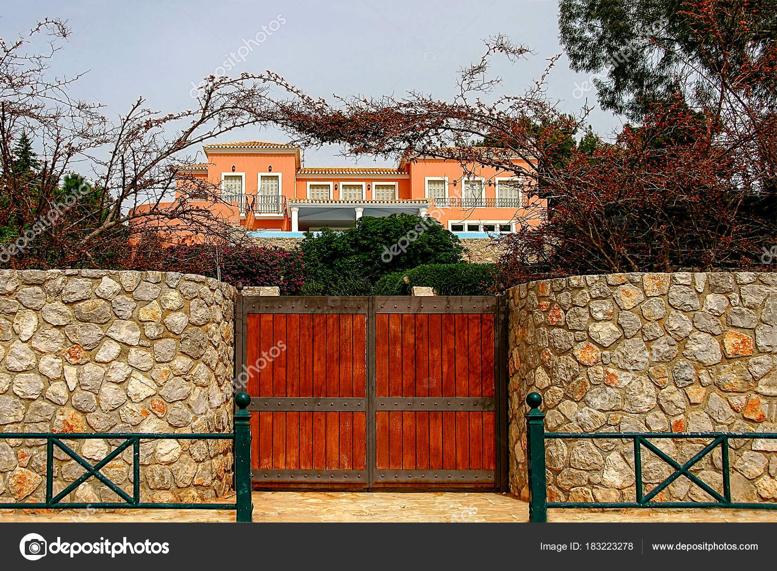 House Beautiful Wooden Gate Surrounded Stone Walls — Stock Photo ...