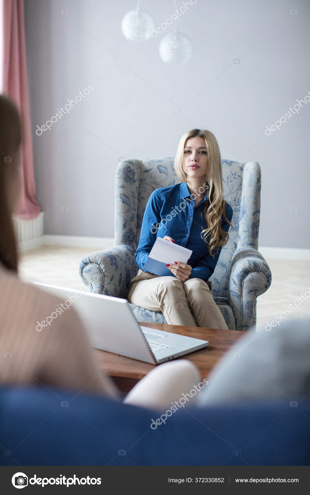 Female Psychologist Conducting Consultation Family Psychologist Stock ...