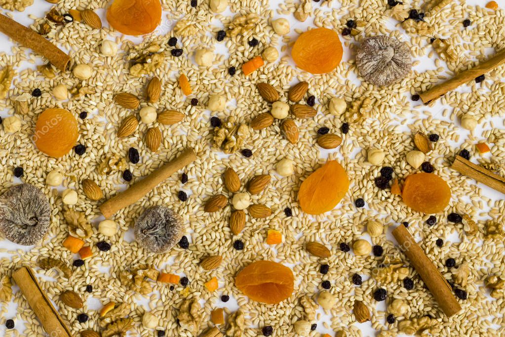 Postre turco tradicional del asure o fondo del pudín de Noah con ...