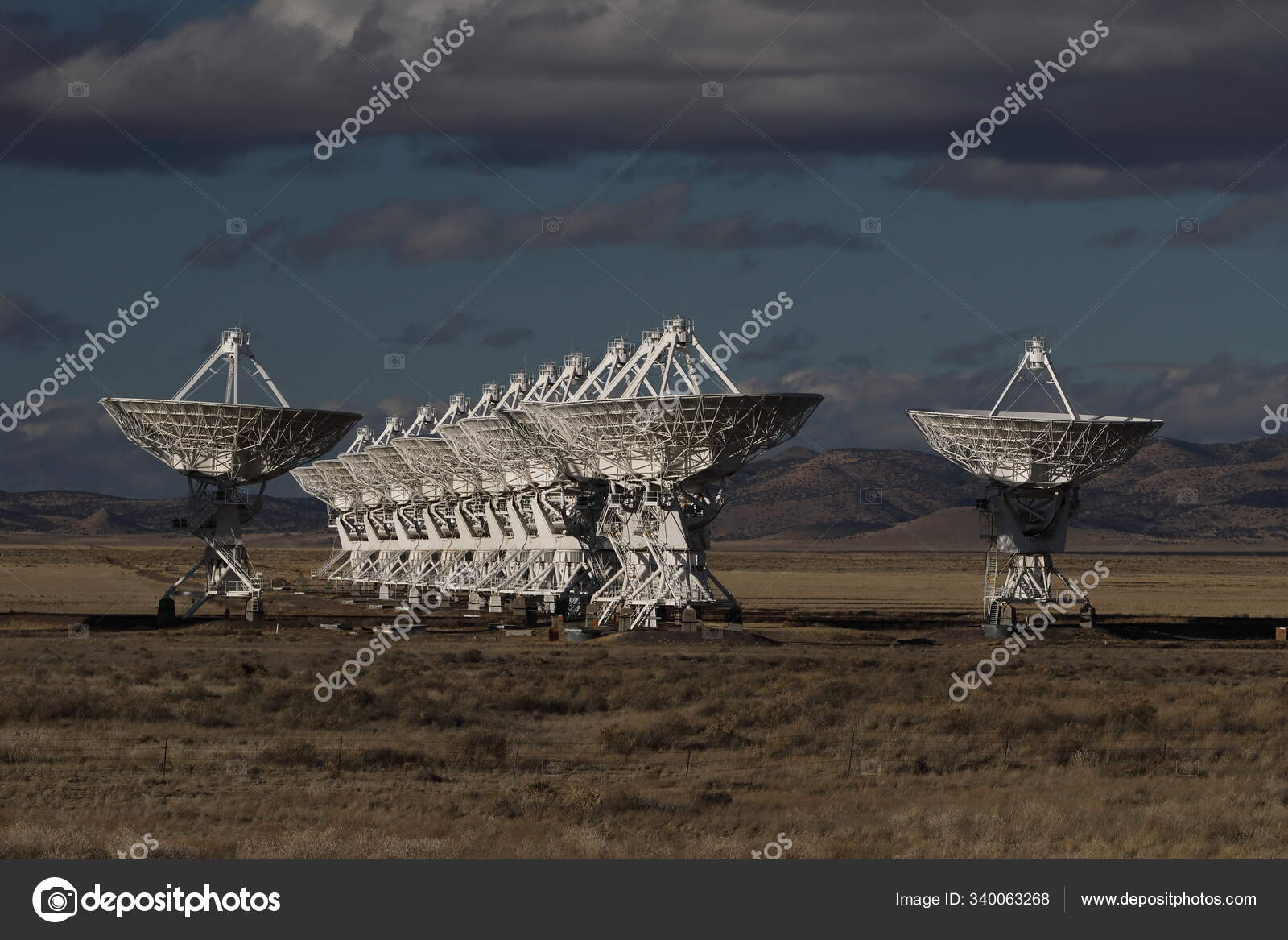 VLA, Very Large Array satellite dishes t in New Mexico, USA Stock Photo ...