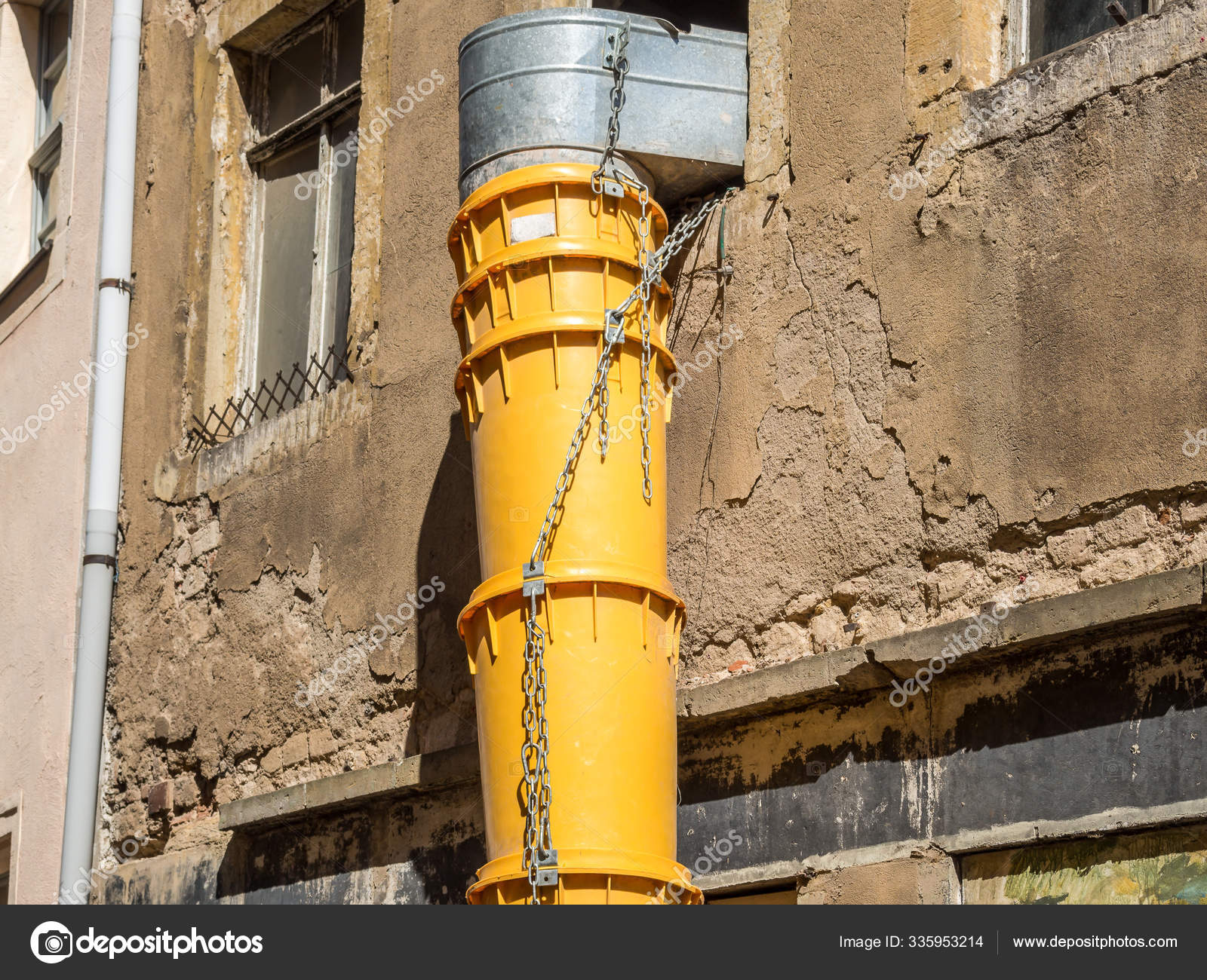 Debris chute construction site Stock Photo by ©Animaflora-PicsStock ...
