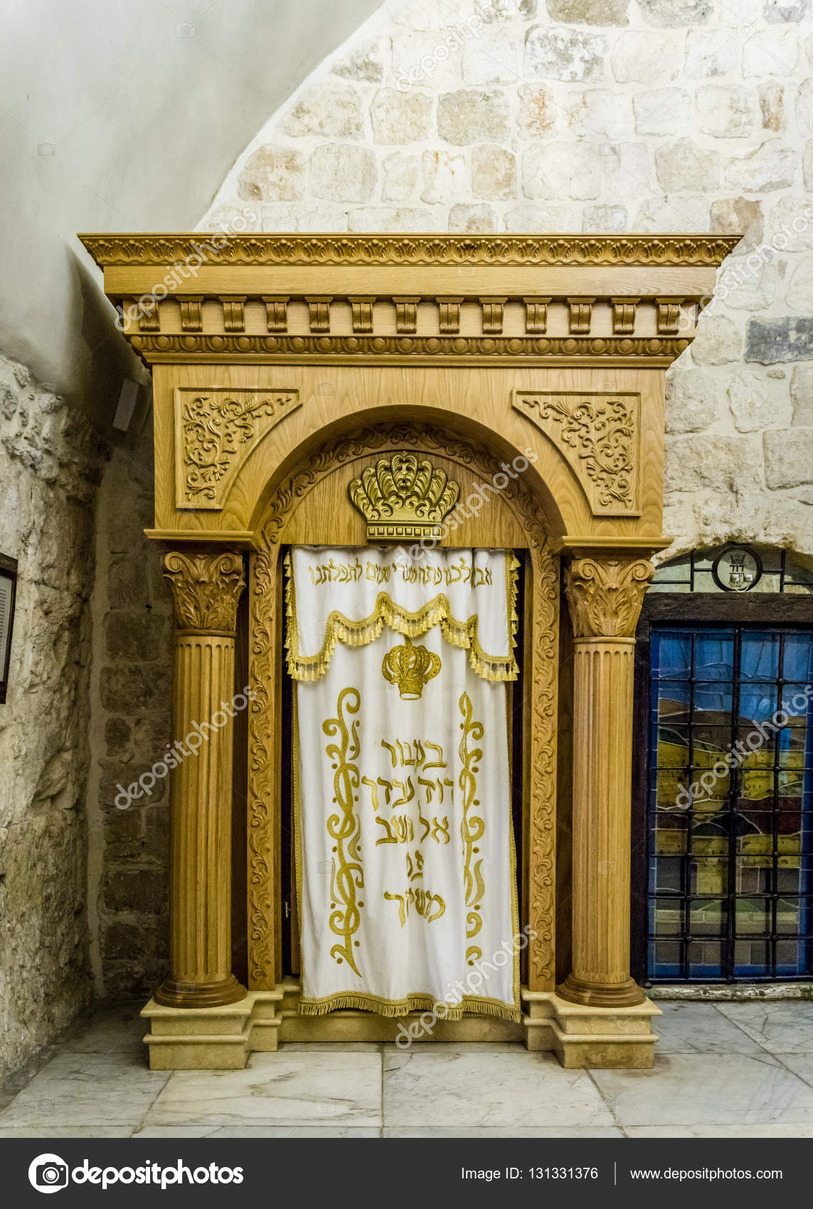 The Holy Ark for Torah old testament scrolls, Jerusalem — Stock ...