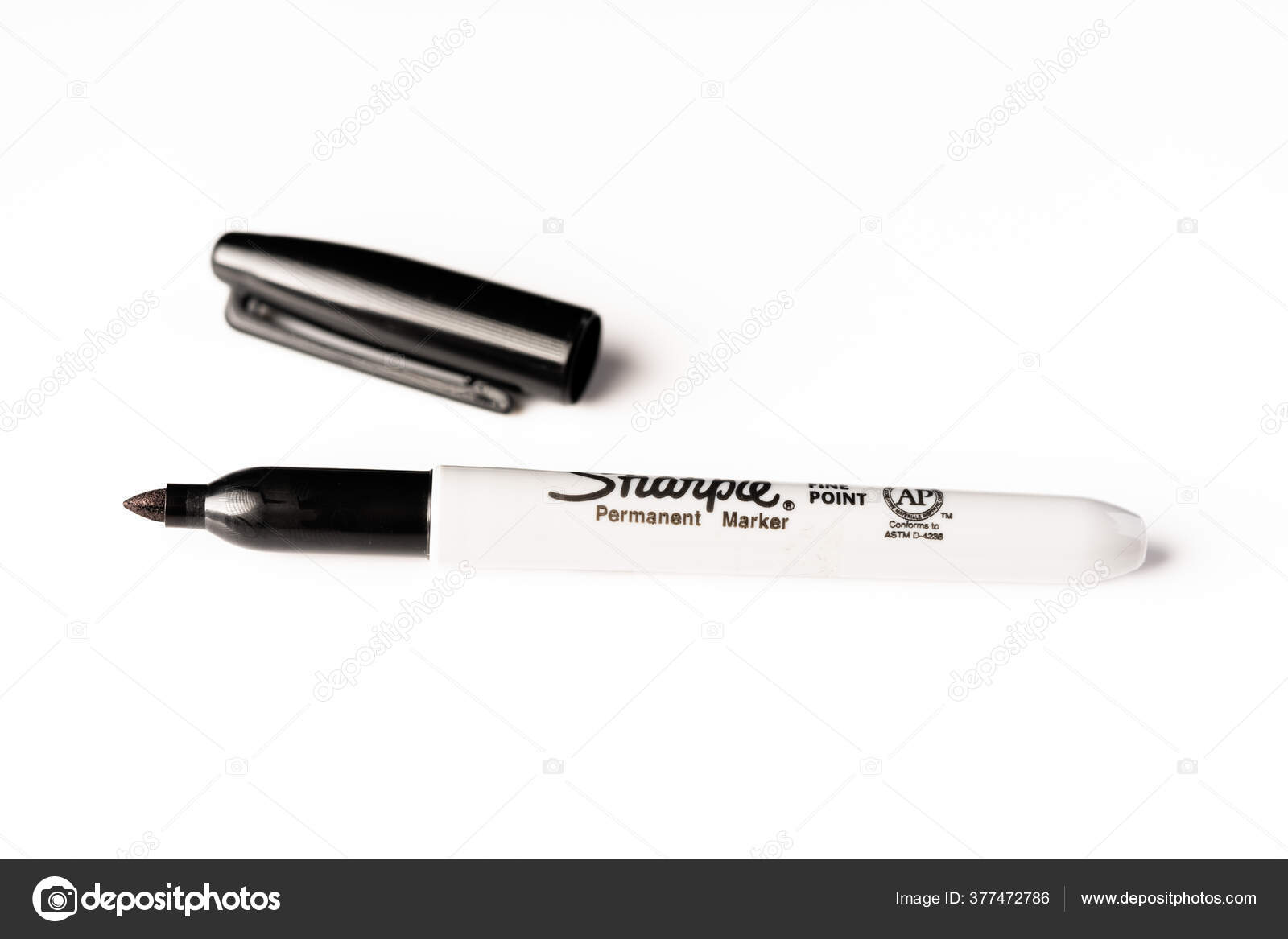Sharpie Permanent Marker Pen Isolated — Stock Editorial Photo © fadhli ...