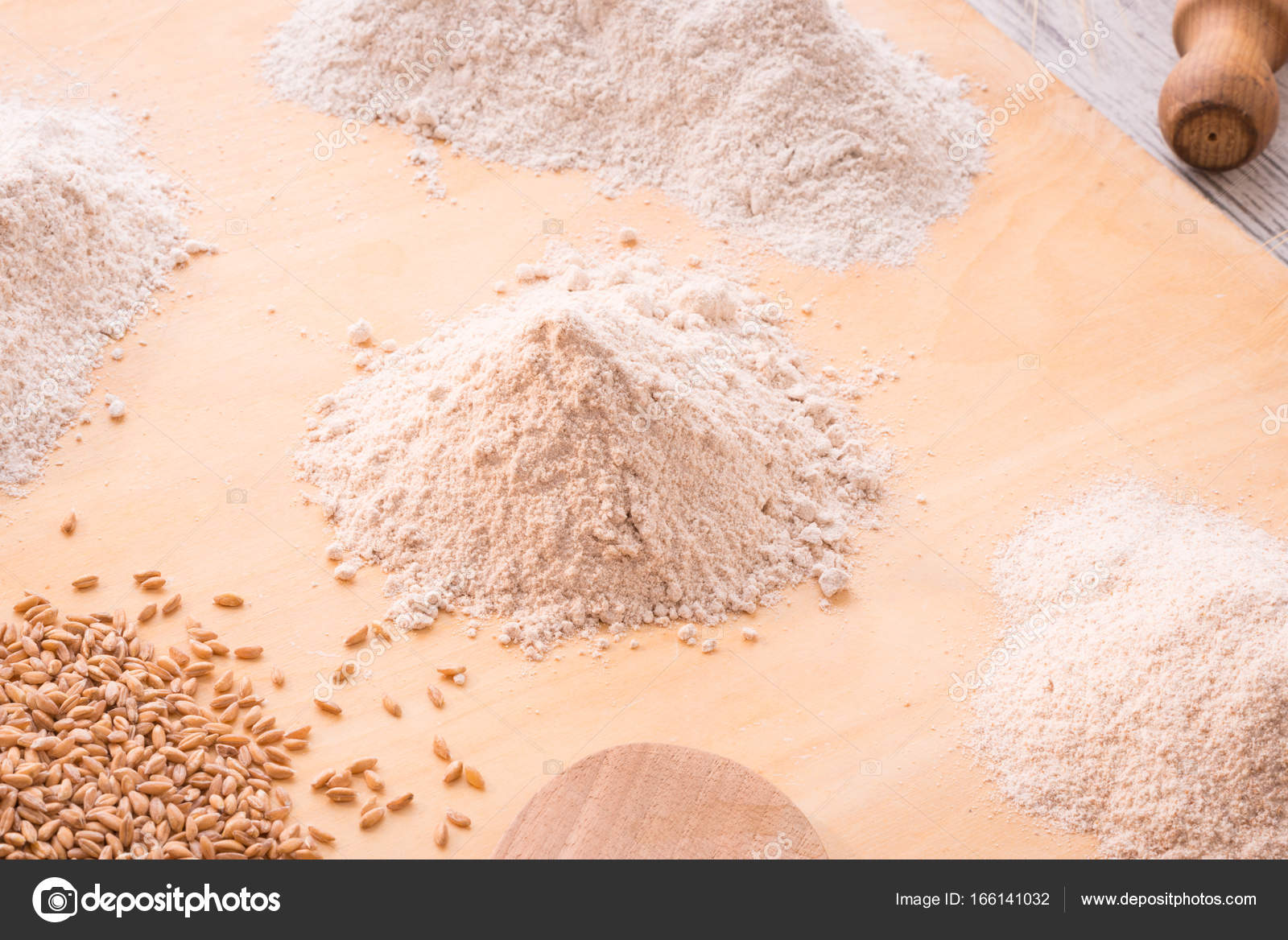Flakes Flour Wooden Axis Ready Kneaded — Stock Photo © vpardi #166141032
