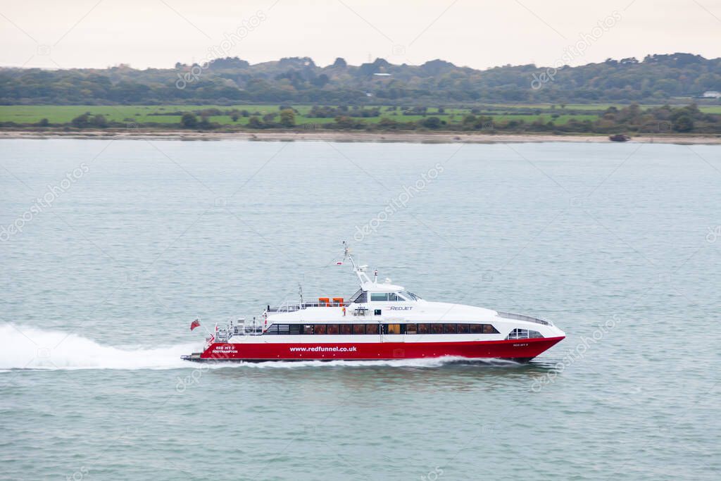 El Red Funnel ferry Red Jet 3 sale de Southampton en Inglaterra. Red ...