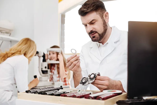 Escrupuloso fotos de stock, imágenes de Escrupuloso sin royalties ...