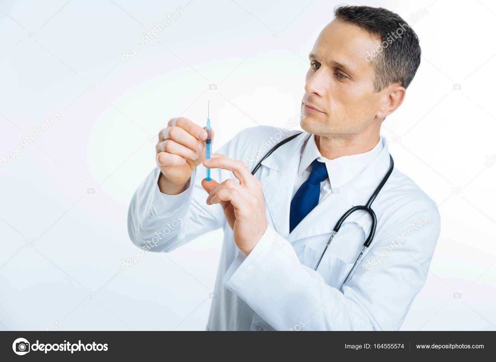 Medical professional checking syringe before vaccination — Stock Photo ...